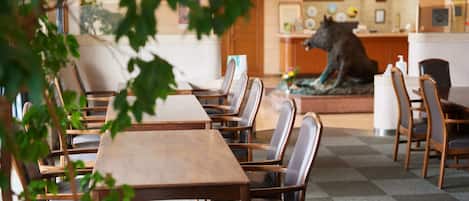 Pequeno-almoço preparado no momento diário (600 JPY por pessoa)