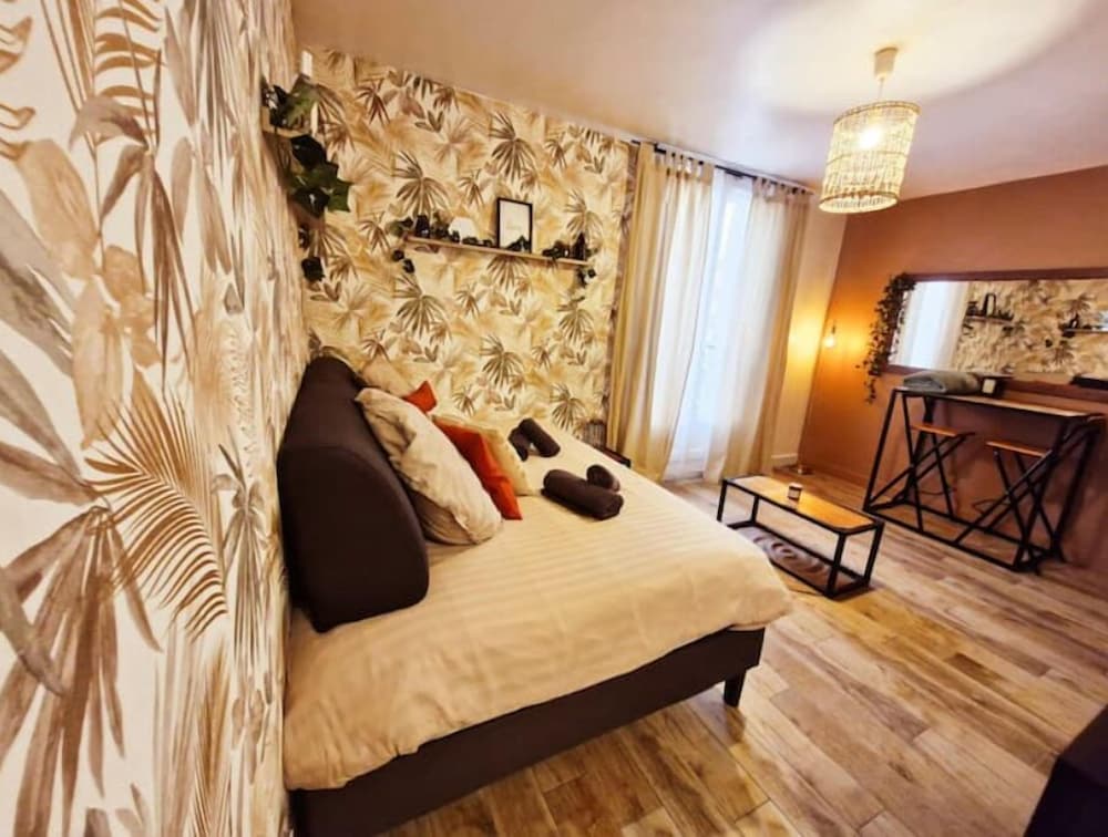 Studio "Clem", Centre-ville, Au Pied Du Métro - Clichy