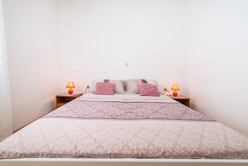 Acogedor Apartamento Marija Con Jardín - Novalja