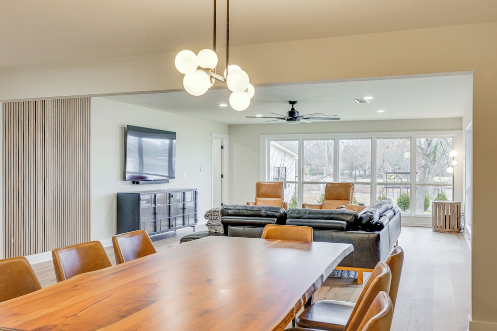 Grand Lakefront Home In Hot Springs W/ Boat Dock! - Hot Springs, AR