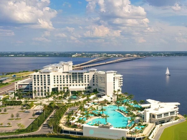 Sunseeker Resort Florida Gulf Coast, Curio Collection Hilton - Port Charlotte, FL
