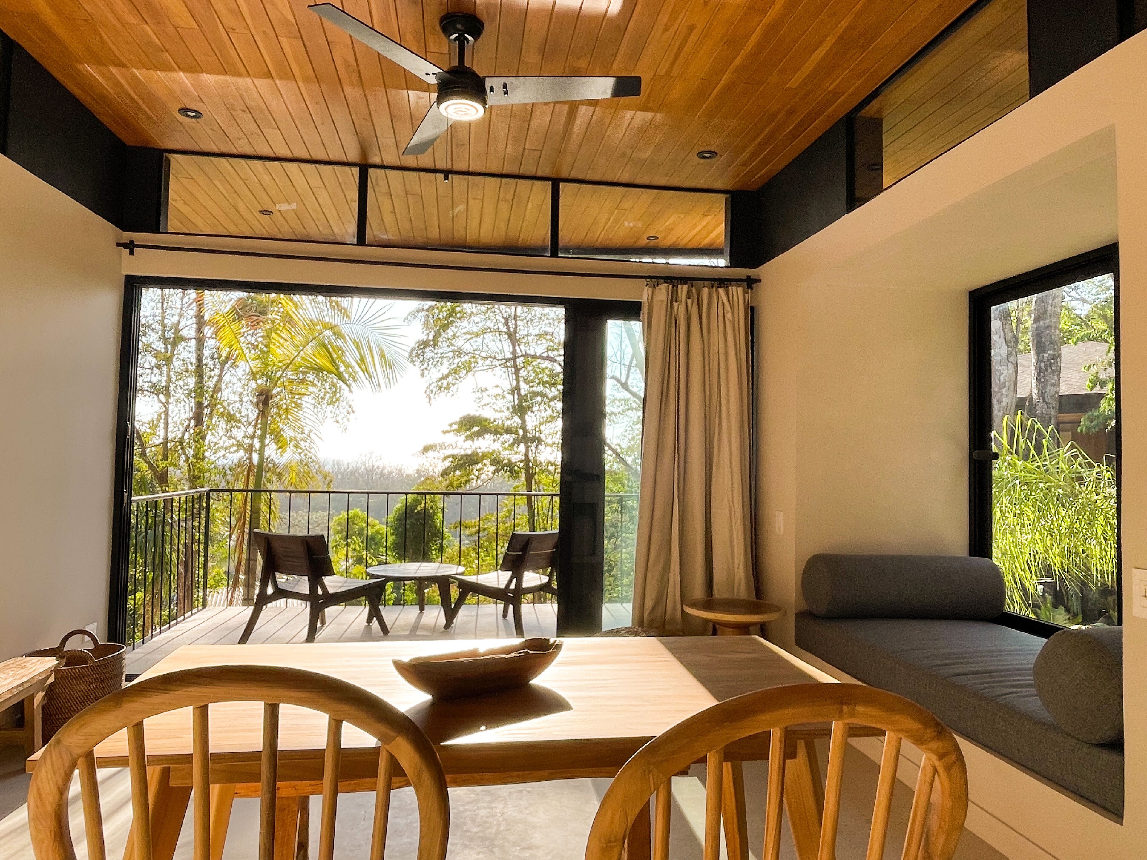Apartamento | Cozinha privada | Um frigorífico/congelador grande, um micro-ondas, uma placa de cozinha 