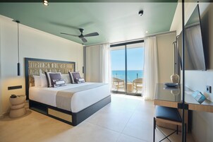 Roupas de cama premium, frigobar, cofres nos quartos