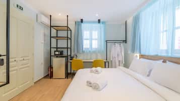 Quarto Duplo Standard | 1 quarto, roupa hipoalergénica, cofre no quarto, secretária
