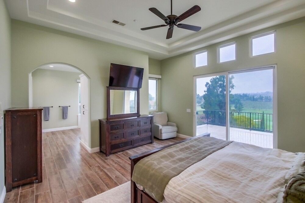 Beautiful Property Overlooking Vineyards And Golf Course. Lots Of Amenities!! - サンマルコス, CA