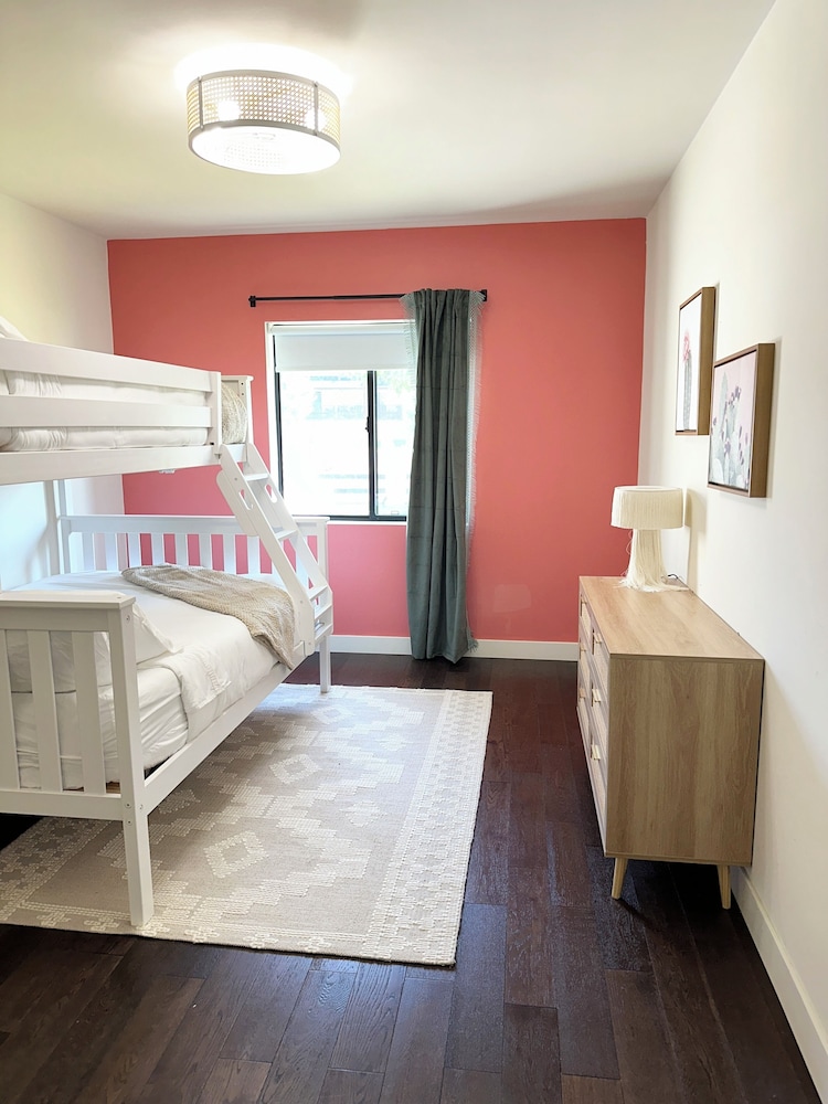 2 Miles From Old Town, 3 En Suites, Heated Resort Pool, New Build! - Tempe