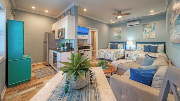 2 Pools, Beach Boardwalk Access Studio, Sleeps 5 Beach Bungalow By Avantstay - Port Aransas, TX