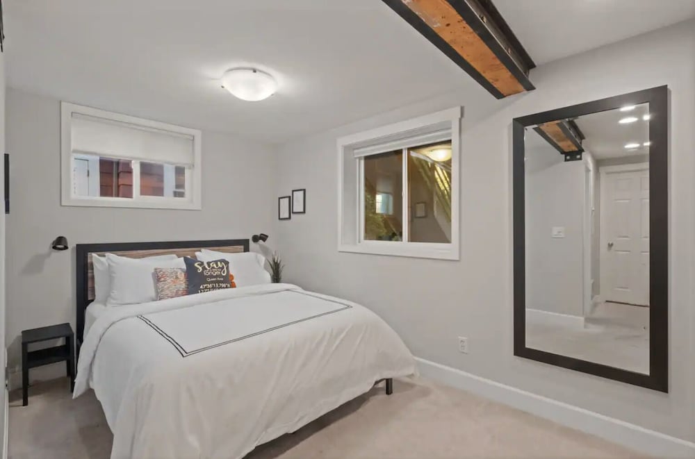 Queen Anne Chateau - Walk Everywhere 1BR Craftsman - Seattle | Vrbo