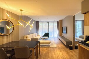 La Green Suite - 2 Bedrooms Pool Access | Vista do quarto