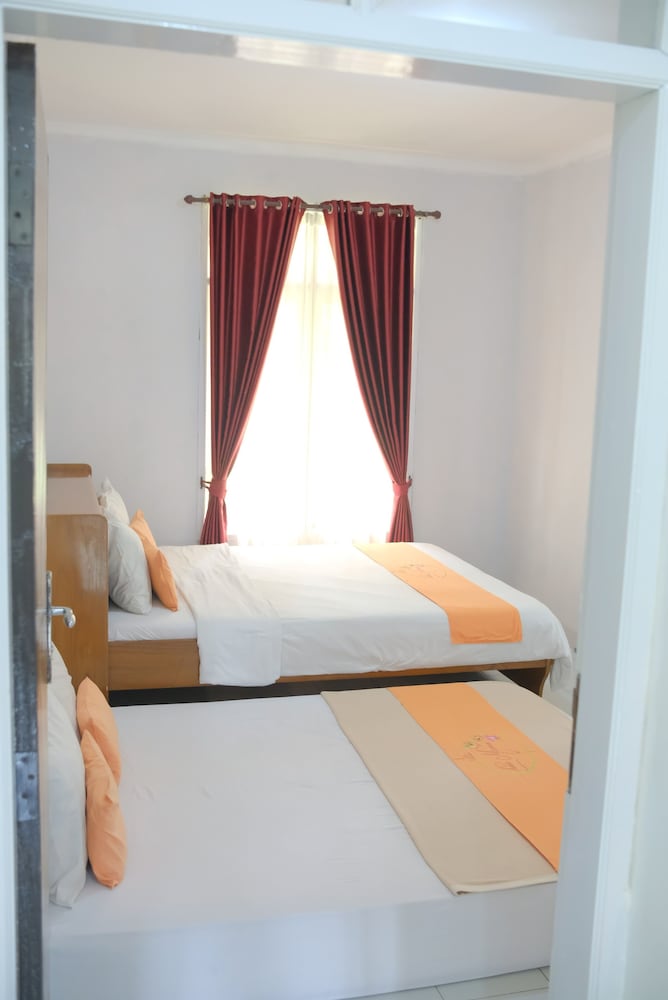 Villa Chavaminerva Hanni Ciater With Pool - Ciater