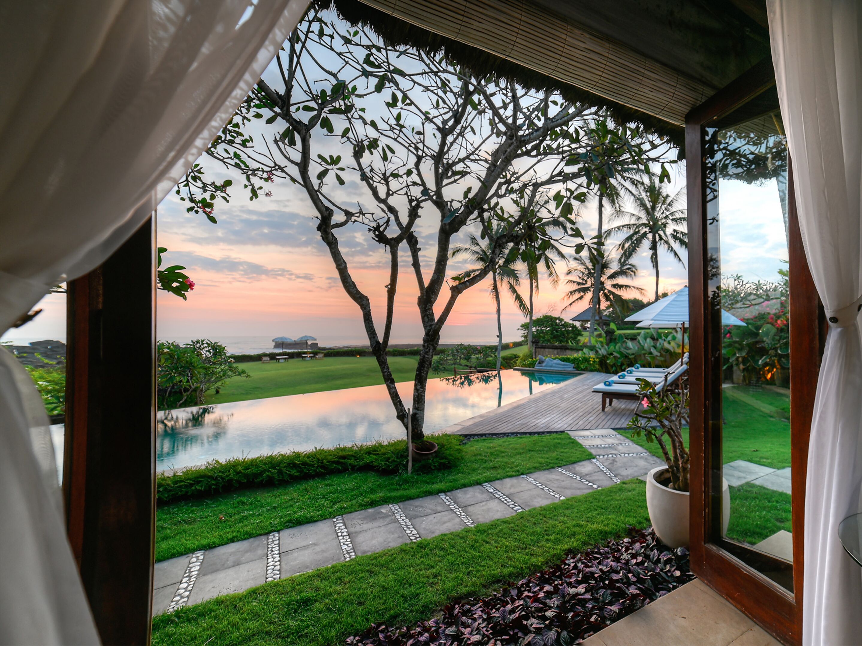 Villa | 4 quartos, cofre no quarto, secretária 