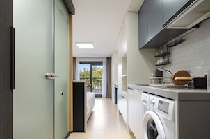 Studio Garden | Escrivaninha, cortinas blackout, quartos à prova de som