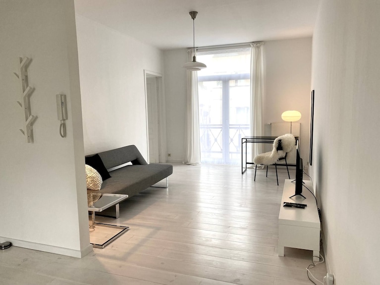 Wit Ii, Vicino Alla Metropolitana, Treno N7670 - Regione Bruxelles, Belgio