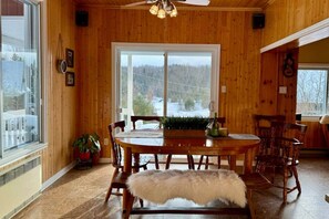 Le Lake House. Bord de l`eau, plage, spa,Billard! - Latest Reviews ...