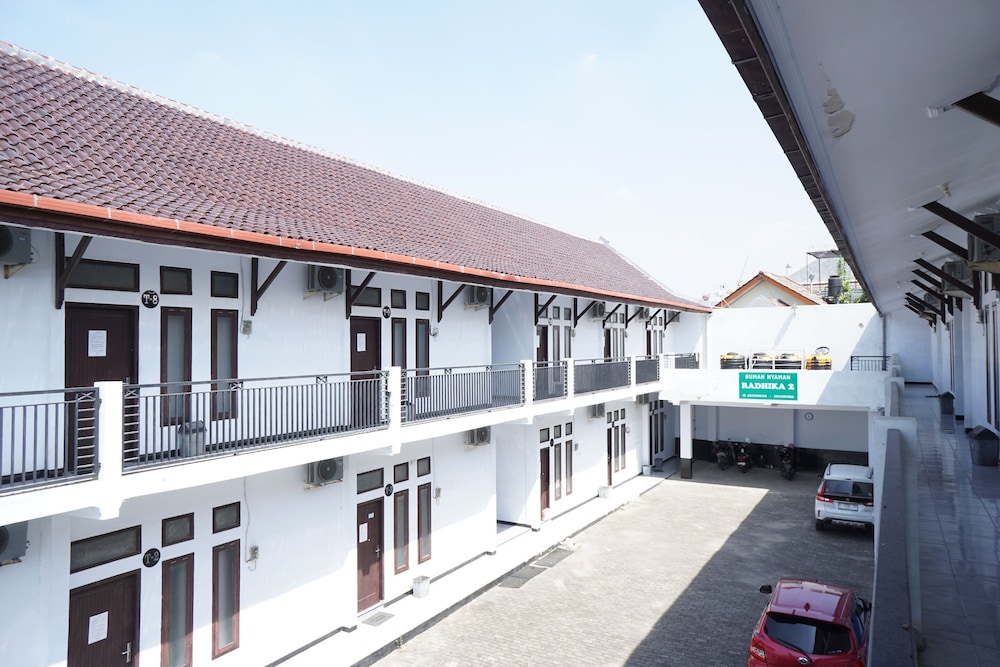 Oyo Life 92886 Rumah Nyaman Radhika 2 Syariah - Tuban