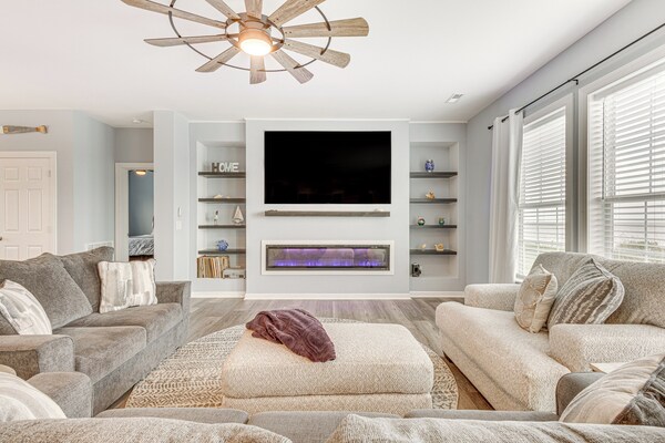 Private Beach & Deck: Bayfront Home In Hayes! - Gloucester, VA