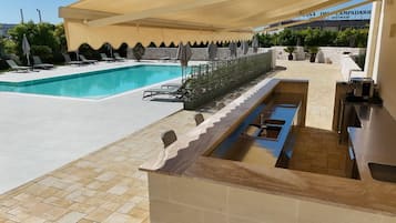 Piscina interna, 15 piscinas externas