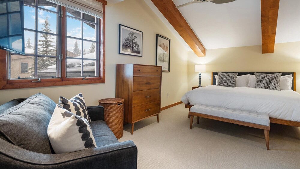 Vail Village Charm + Walk to Lifts| Chalet Schuss - Vail | Vrbo