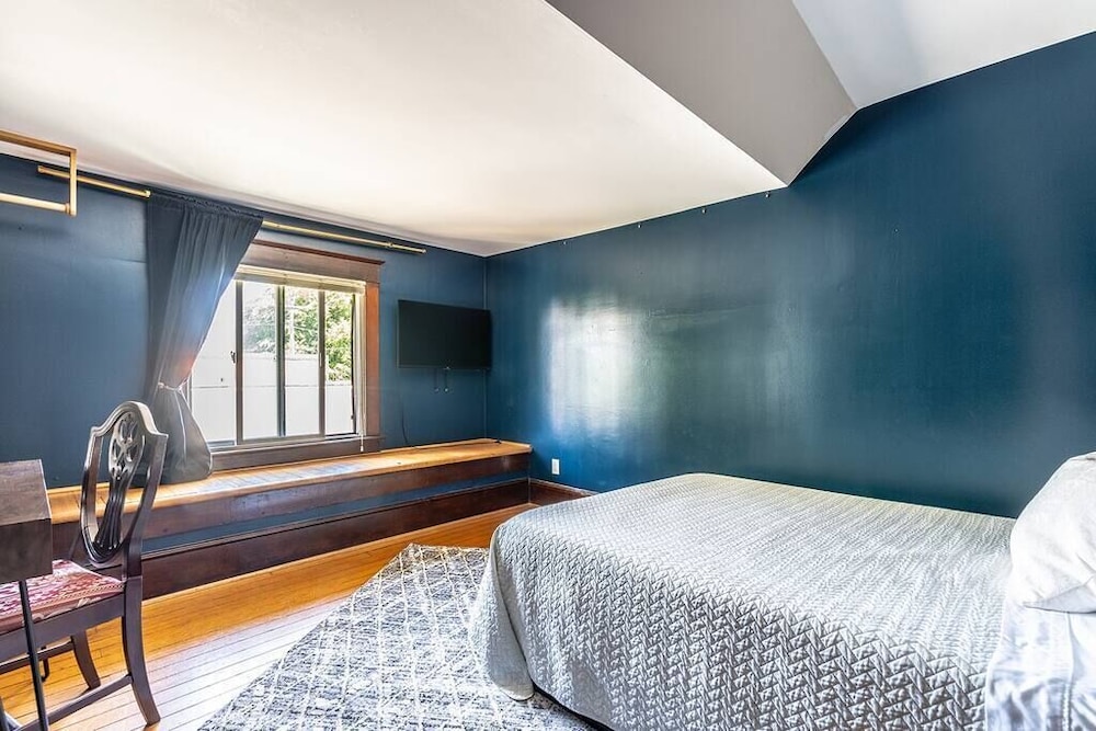 Charming Room In Historic Bnb With Parking - Rm 7 - Seattle