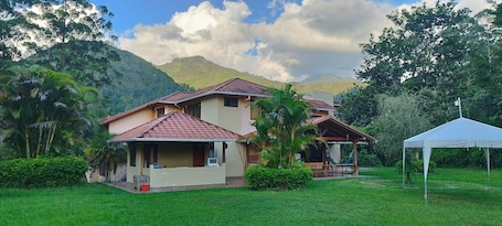 Fachada da propriedade. La Rivera Chamba