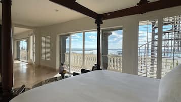 Villa Nobre | Com decoração personalizada, com mobília individualizada, secretária