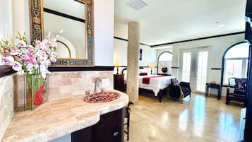 Suíte luxo | 1 quarto, individualmente decorados, individualmente mobiliados