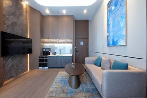 Apartamento, várias camas (Loft Suite) | Cortinas blackout, ferros/tábuas de passar roupa, Wi-Fi de cortesia