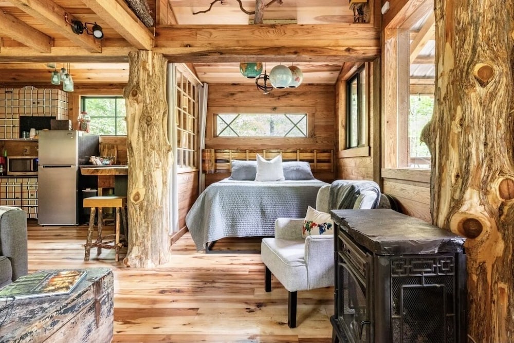 FoResTree House- Peaceful Luxury Treehouse Hot tub - Floyd County | Vrbo