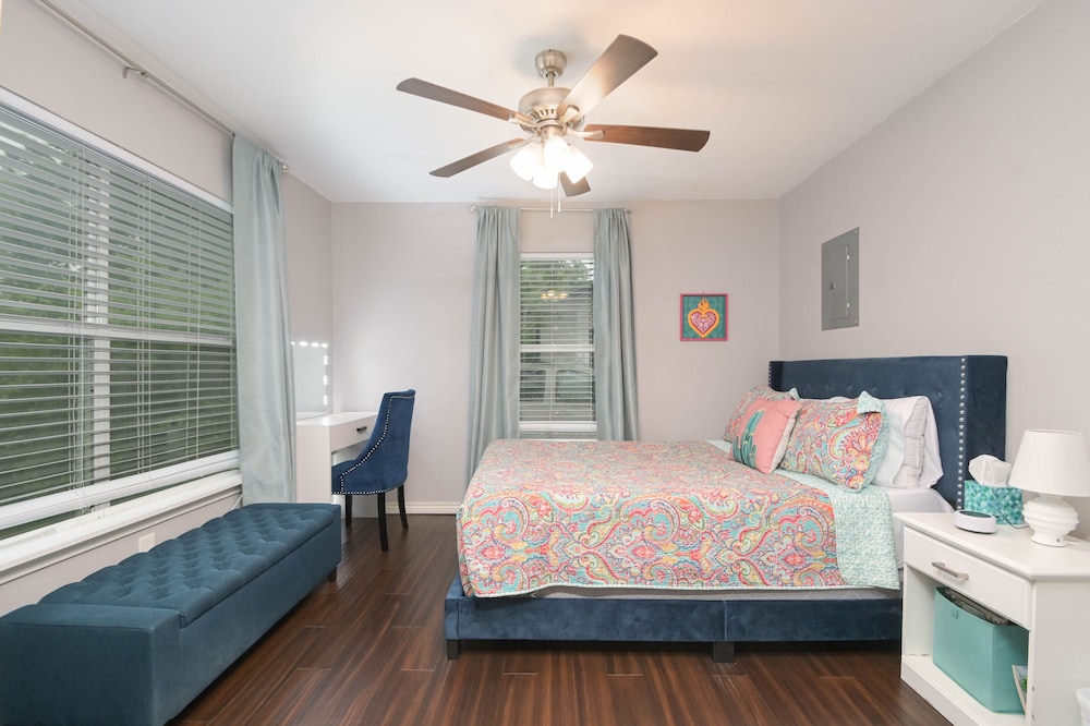 Family Home W/private Game Room! Ultimate Retreat For Fun & Relax. Pet-friendly! - Lone Star - San Antonio