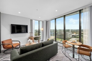 Executive One Bedroom Corner Suite | Lençóis de algodão egípcio, roupa de alta qualidade 