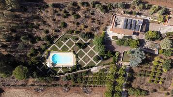 Villa Familiar, vários quartos (Villa Gaia with pool and garden) | Exterior