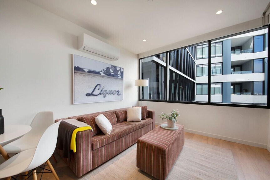 Cool And Contemporary On The Citys Edge - St Albans, Australia
