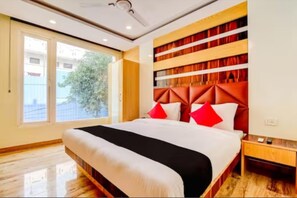 Televisor LED de 32 polegadas com canais por cabo, lareira 