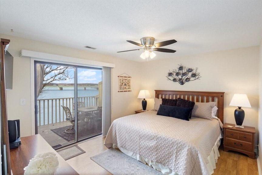 Sunset Escape - Waterfront, Pool, & More! - レイク・オザーク, MO