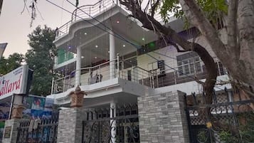 Fachada da propriedade