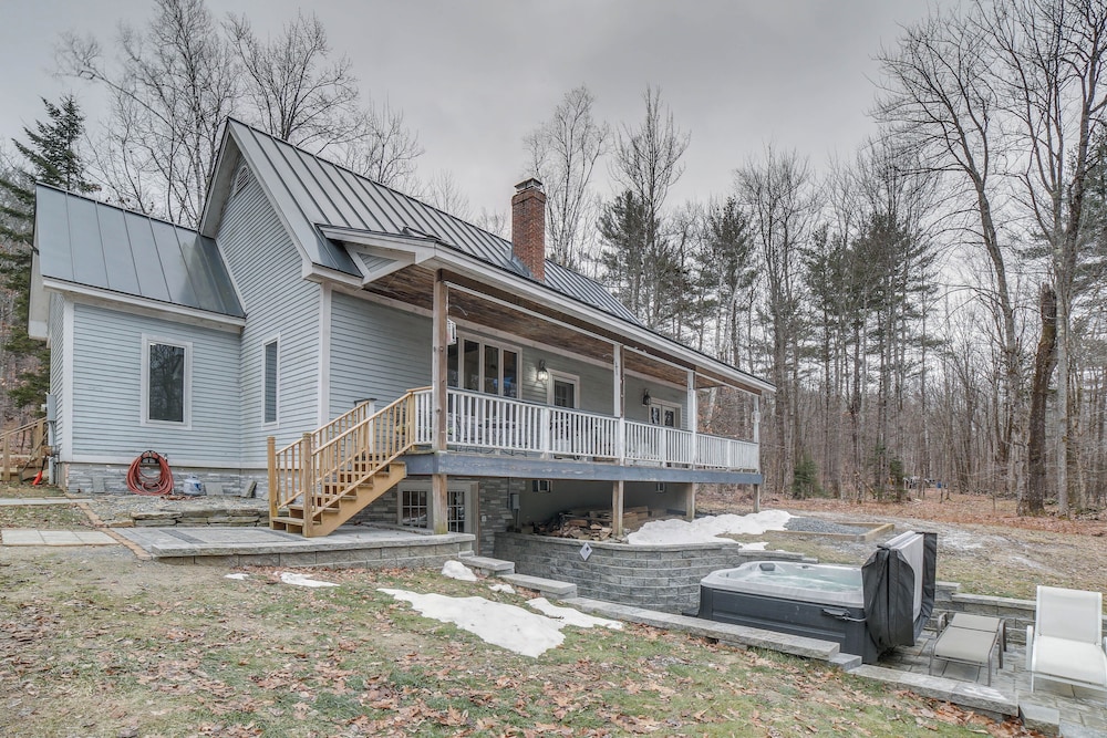Peaceful Cavendish Retreat W/ Hot Tub & Fireplace! - Woodstock, VT