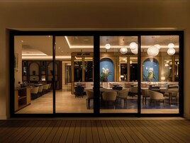2 restaurantes: servem pequenos-almoços, almoços e jantares