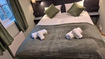 Quarto Duplo ou Twin Clássico | 1 quarto, secretária, secretária adequada para computadores portáteis