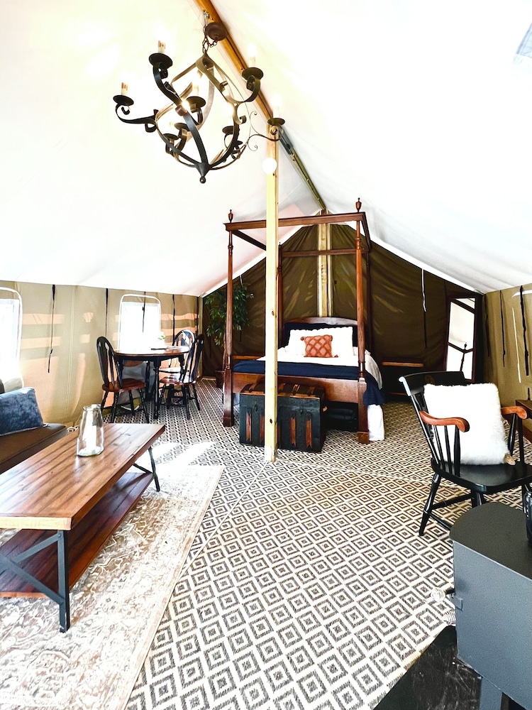 Deluxe Green River Glamping Tent In Nature With Wood Burning Oven! - North Carolina