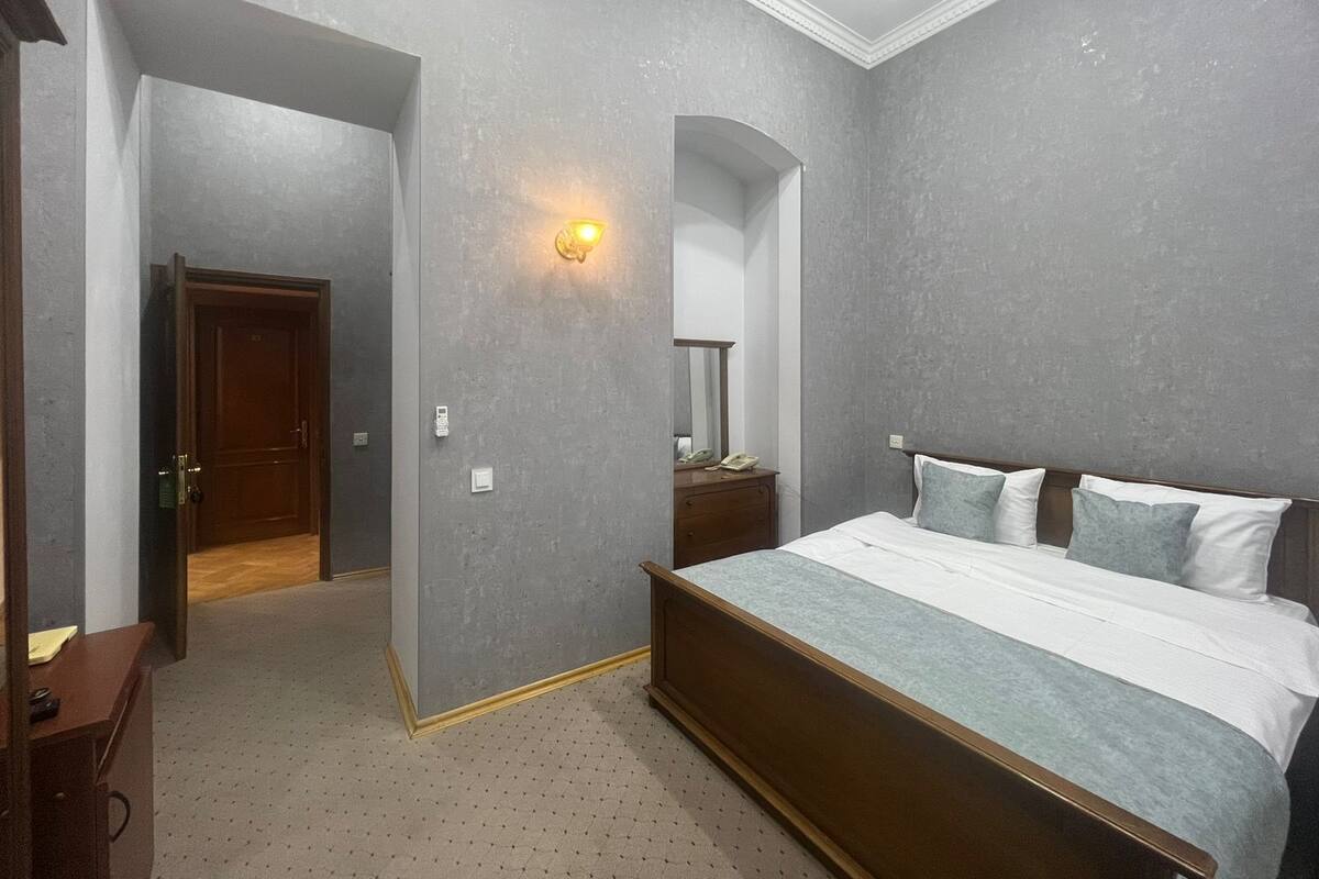 Quarto Duplo ou Twin Standard | Secretária, Wi-fi grátis, roupa de cama fornecida