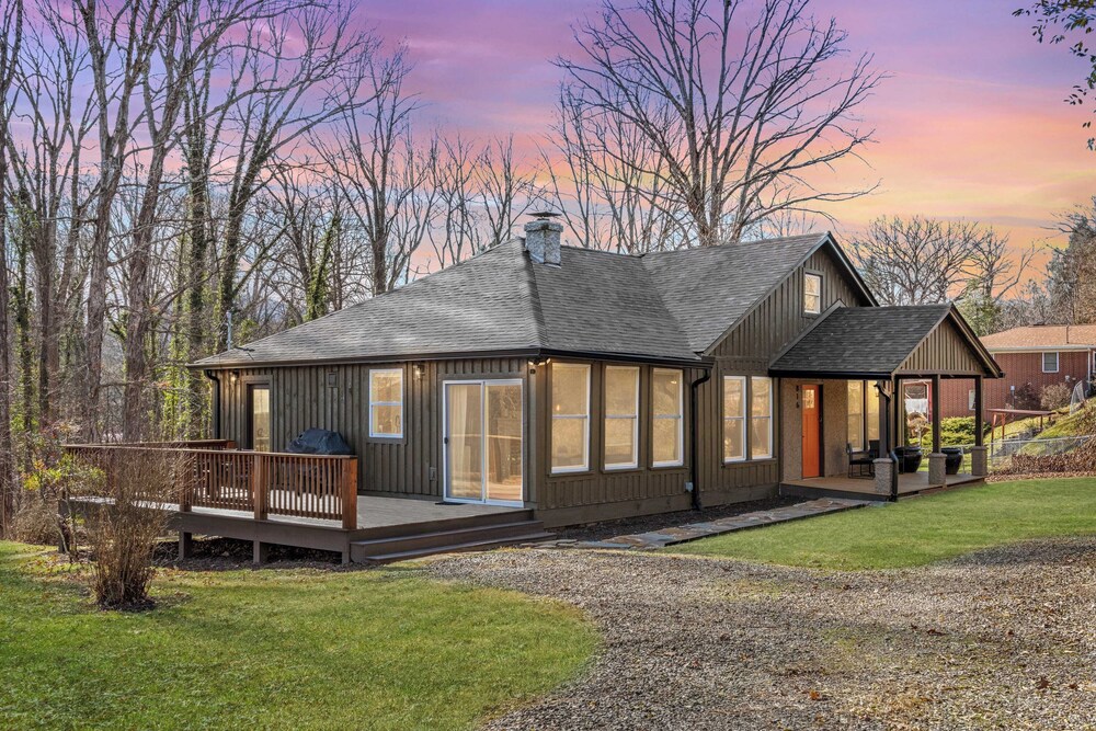 Sage Lodge By Avantstay Open W/ Power, Water, & Wifi! Discounted! - Asheville, NC