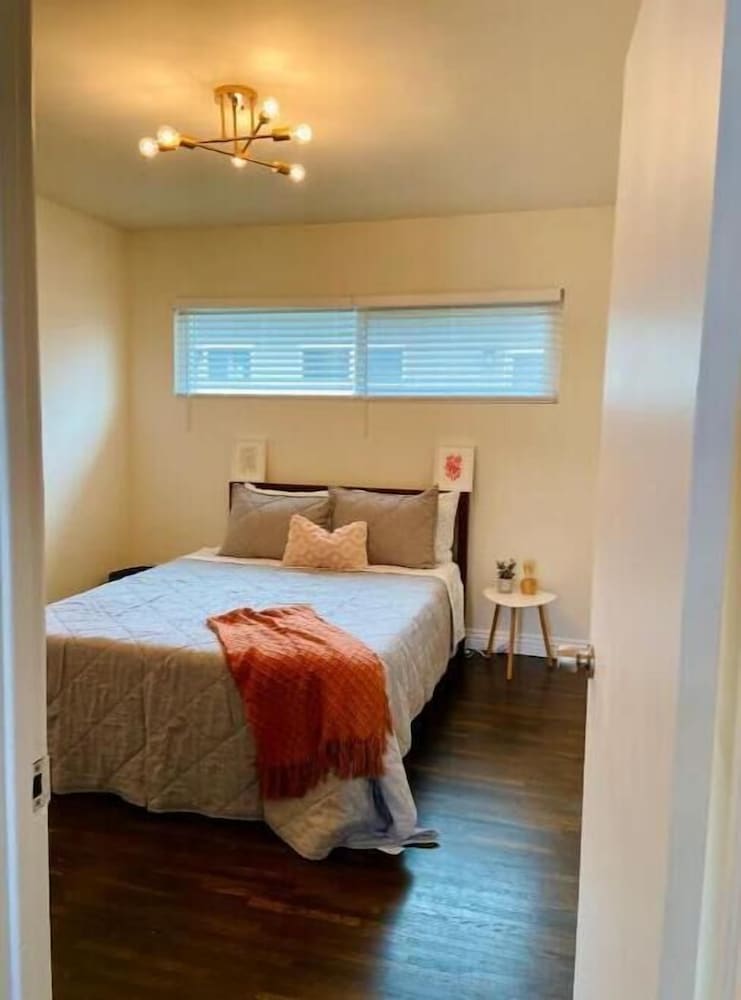Central Apt / Garage & Laundry Near Lax & Beaches - Hermosa Beach, CA