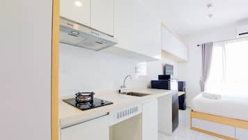 Estúdio | Cozinha privada | Um frigorífico/congelador grande, uma placa de cozinha