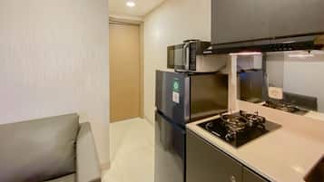 Apartamento | Cozinha privada | Geladeira grande, cooktop