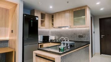 Apartamento | Cozinha privada | Geladeira grande, cooktop