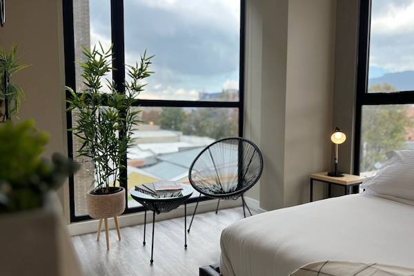 Apartamento Executivo | 2 quartos, cortinas/cortinados opacos, ferro/tábua de engomar