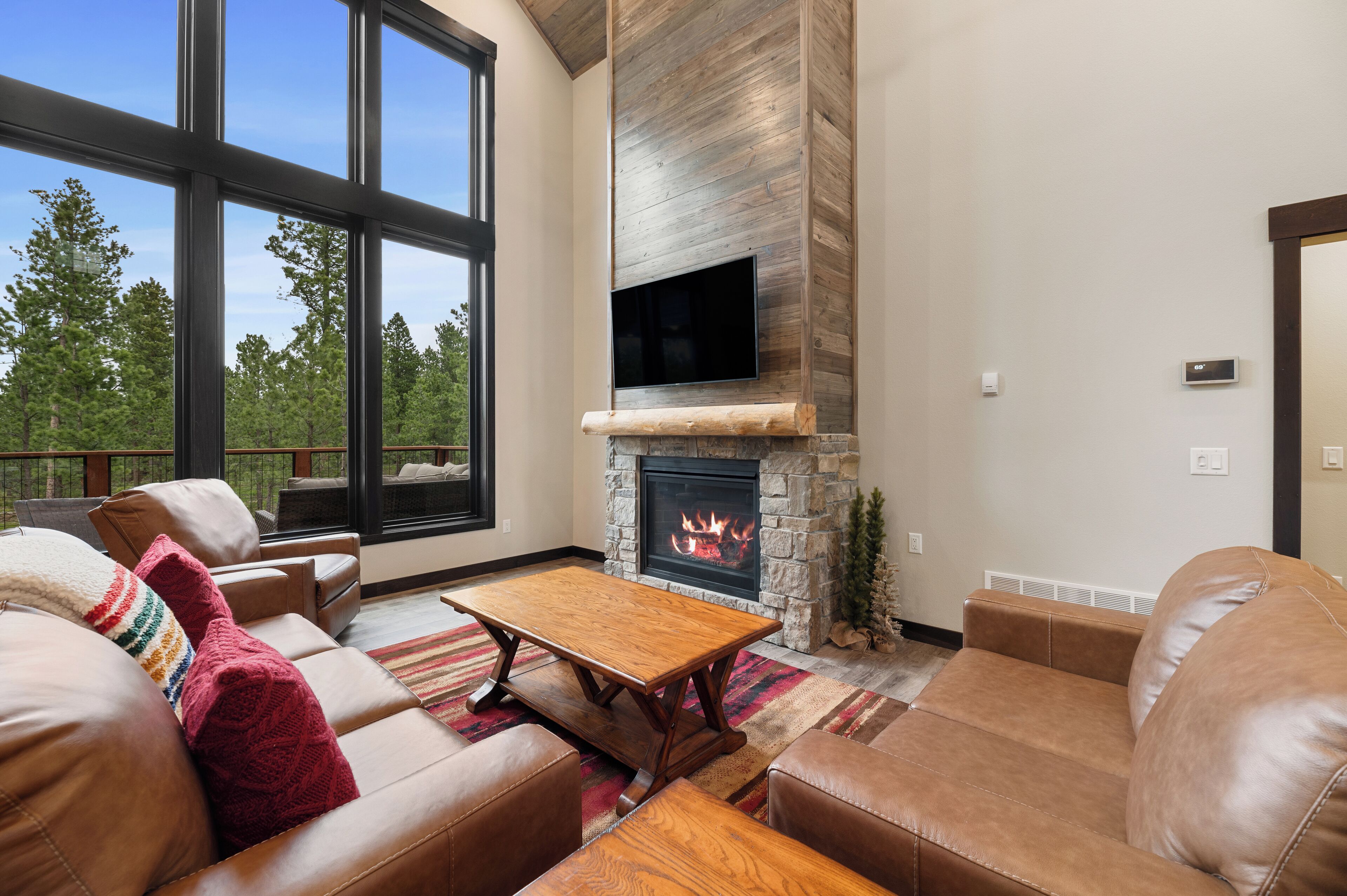 Stylish Home With Hot Tub, Pool Access, Wifi And Garage - Deadwood, SD