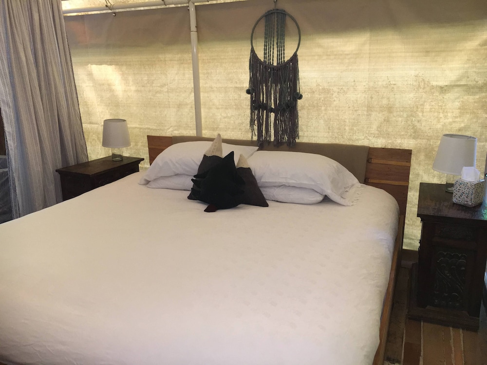 Idealic Island Off-grid Glamp + Soak - Port Townsend