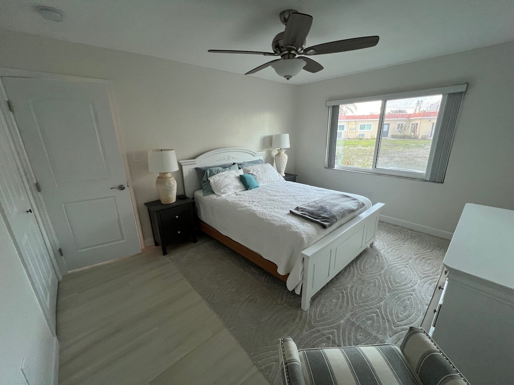 Longboat Key 1st Floor Condo Resort Style Recreation-beach Across The Street - Bradenton, FL