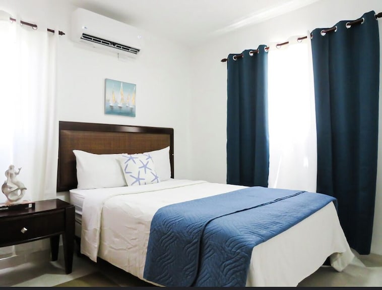 Beautiful Condo In La Romana, Dr With Pool And Walking Distance To Caleta Beach. - La Romana